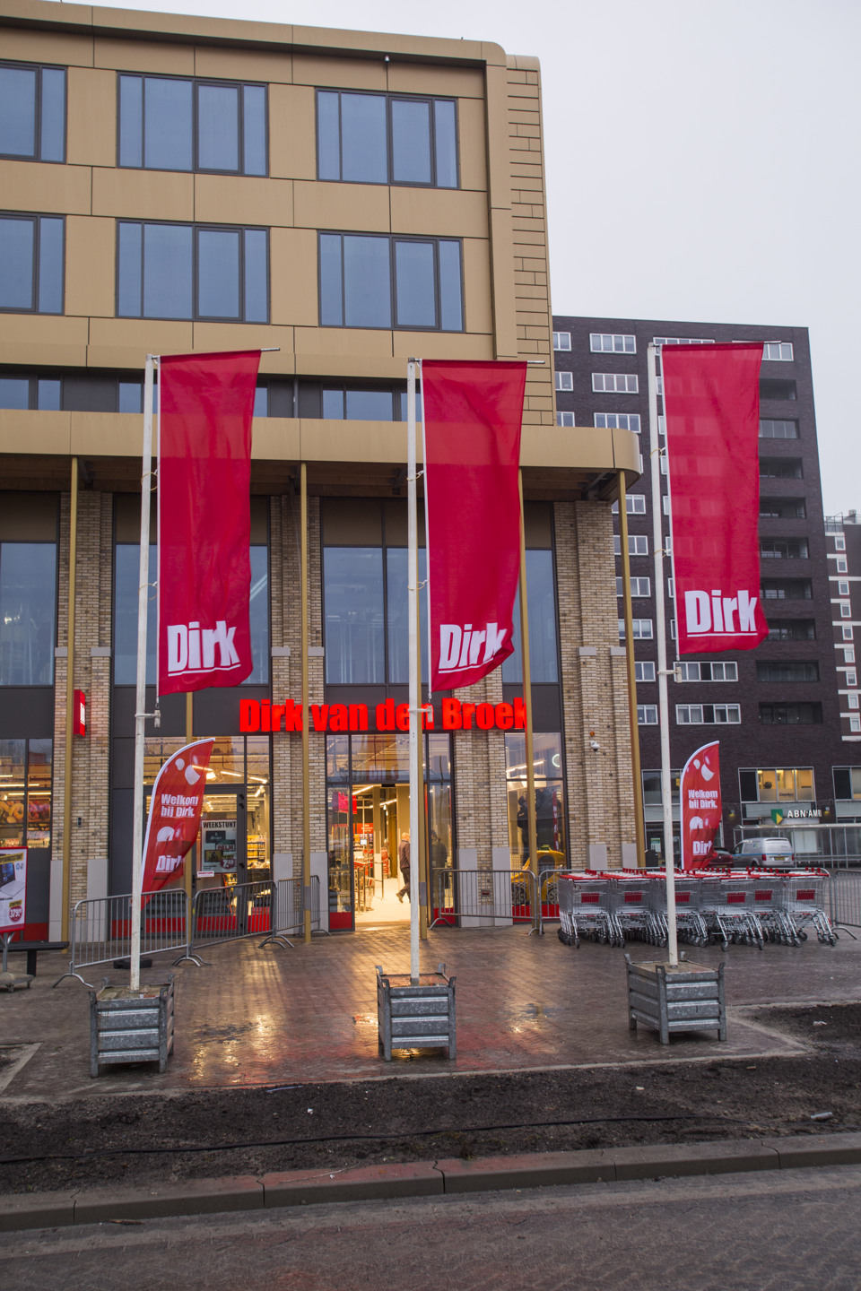 Dirk supermarkt Emmen, Willinkplein 38